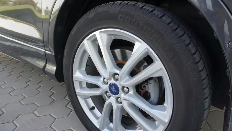 Grey Ford Kuga 2016 in Riga, with an engine capacity of 2.00 L and mileage of 267 thousand km for 10700 €, photo 36 on AUTOMOTO.COM.LV