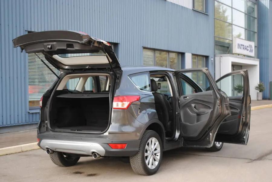Grey Ford Kuga 2016 in Riga, with an engine capacity of 1.50 L and mileage of 157 thousand km for 8590 €, photo 7 on AUTOMOTO.COM.LV