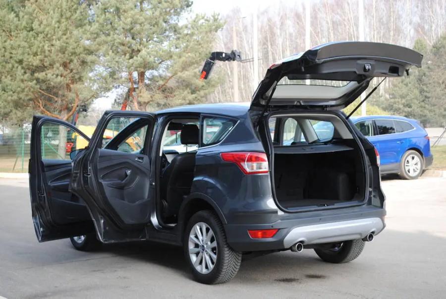 Grey Ford Kuga 2016 in Riga, with an engine capacity of 1.50 L and mileage of 157 thousand km for 8590 €, photo 9 on AUTOMOTO.COM.LV