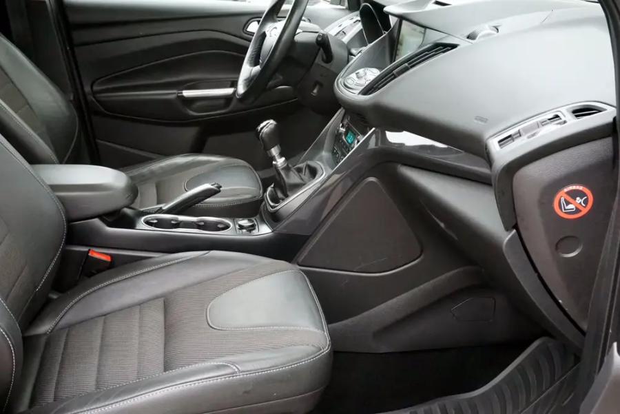 Pelēks Ford Kuga 2016 Rīga, ar dzinēja tilpumu 2.00 L un nobraukumu 162 tūkst. km par 7600 €, foto 17 vietnē AUTOMOTO.COM.LV
