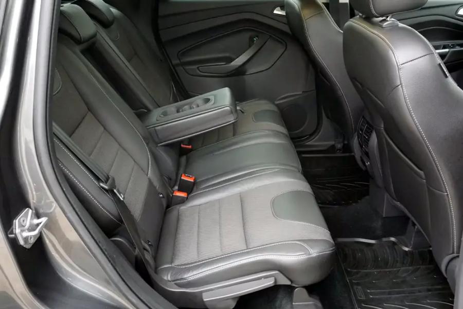Pelēks Ford Kuga 2016 Rīga, ar dzinēja tilpumu 2.00 L un nobraukumu 162 tūkst. km par 7600 €, foto 20 vietnē AUTOMOTO.COM.LV