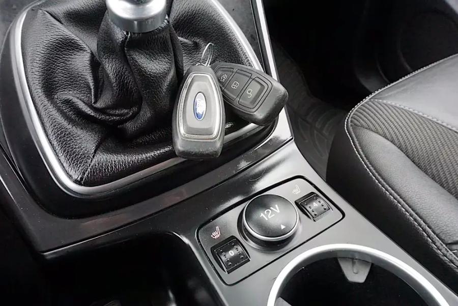 Pelēks Ford Kuga 2016 Rīga, ar dzinēja tilpumu 2.00 L un nobraukumu 162 tūkst. km par 7600 €, foto 32 vietnē AUTOMOTO.COM.LV