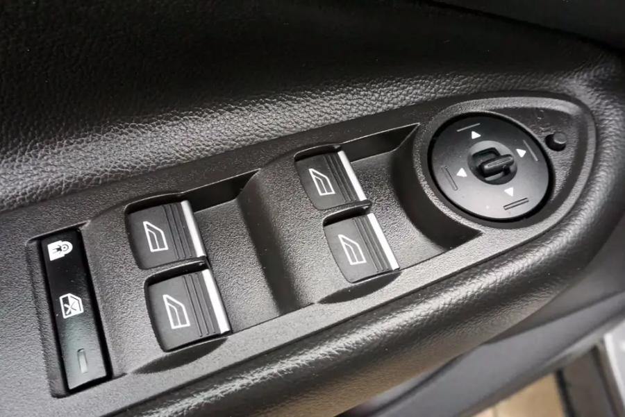 Pelēks Ford Kuga 2016 Rīga, ar dzinēja tilpumu 2.00 L un nobraukumu 162 tūkst. km par 7600 €, foto 33 vietnē AUTOMOTO.COM.LV