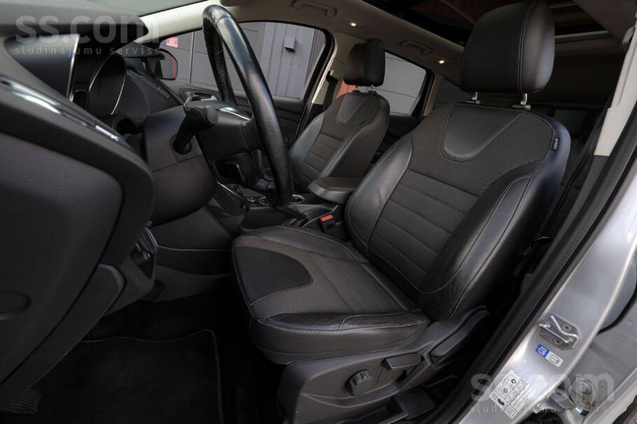Pelēks Ford Kuga 2016 Jelgava, ar dzinēja tilpumu 1.50 L un nobraukumu 0 tūkst. km par 10990 €, foto 10 vietnē AUTOMOTO.COM.LV