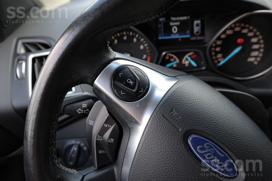 Pelēks Ford Kuga 2016 Jelgava, ar dzinēja tilpumu 1.50 L un nobraukumu 0 tūkst. km par 10990 €, foto 24 vietnē AUTOMOTO.COM.LV