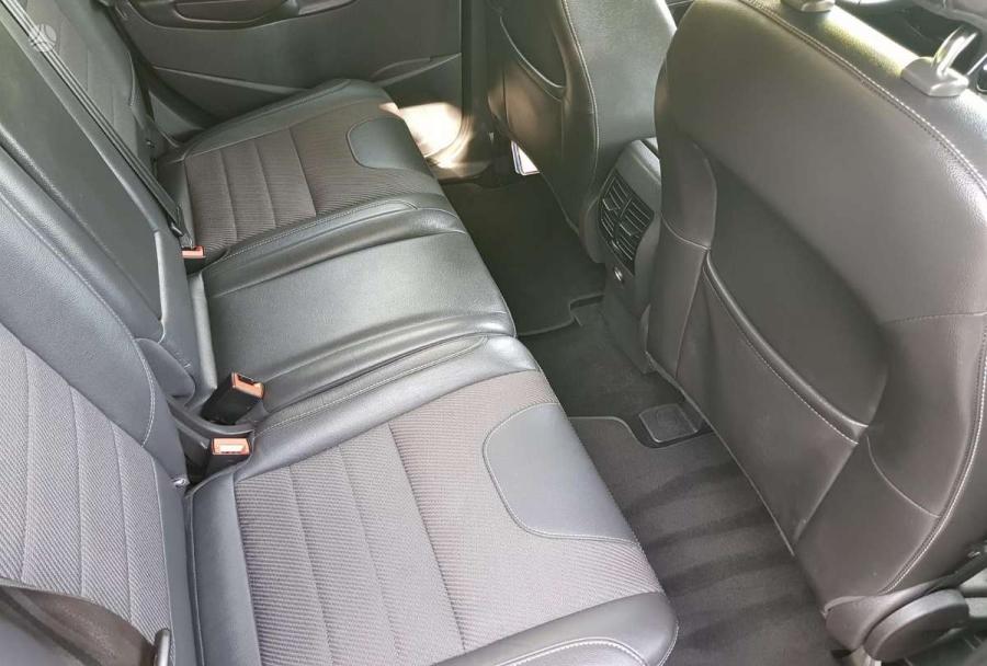 Grey Ford Kuga 2016 in Siauliai, with an engine capacity of 2.00 L and mileage of 235 thousand km for 7200 €, photo 9 on AUTOMOTO.COM.LV