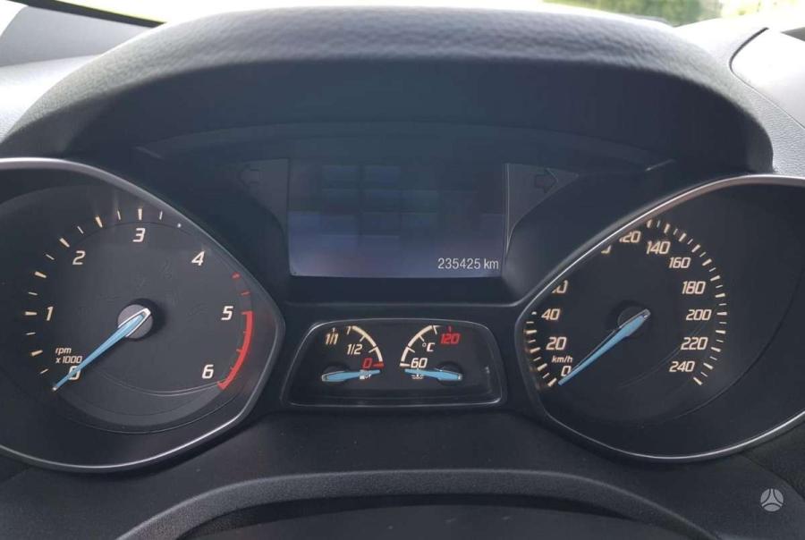 Grey Ford Kuga 2016 in Siauliai, with an engine capacity of 2.00 L and mileage of 235 thousand km for 7200 €, photo 17 on AUTOMOTO.COM.LV