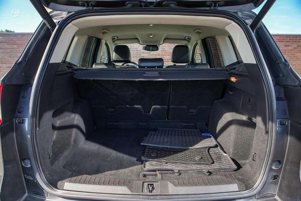 Grey Ford Kuga 2016 in Marijampole, with an engine capacity of 2.00 L and mileage of 236 thousand km for 7750 €, photo 11 on AUTOMOTO.COM.LV