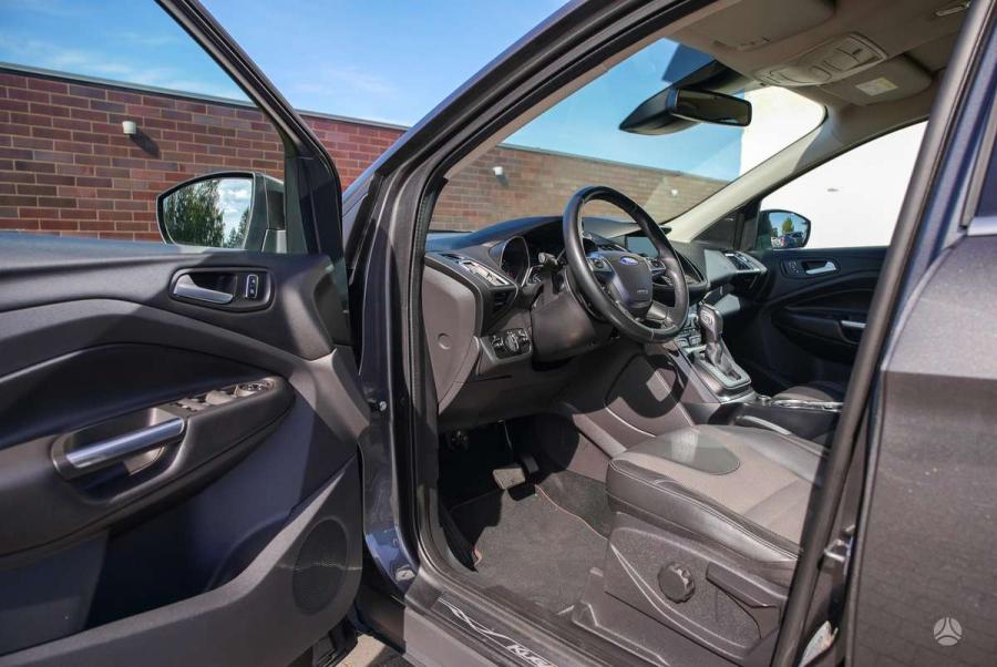 Grey Ford Kuga 2016 in Marijampole, with an engine capacity of 2.00 L and mileage of 236 thousand km for 7750 €, photo 22 on AUTOMOTO.COM.LV