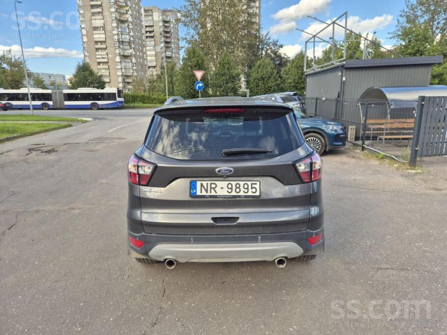 Pelēks Ford Kuga 2016 Rīga, ar dzinēja tilpumu 2.00 L un nobraukumu 133 tūkst. km par 10990 €, foto 8 vietnē AUTOMOTO.COM.LV