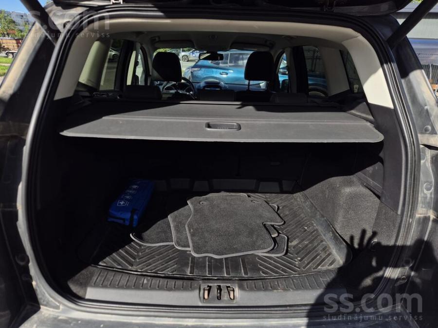 Pelēks Ford Kuga 2016 Rīga, ar dzinēja tilpumu 2.00 L un nobraukumu 133 tūkst. km par 10990 €, foto 13 vietnē AUTOMOTO.COM.LV