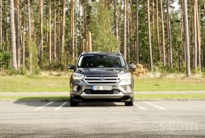 Grey Ford Kuga 2016 in Riga, with an engine capacity of 2.00 L and mileage of 133 thousand km for 10990 €, photo 4 on AUTOMOTO.COM.LV