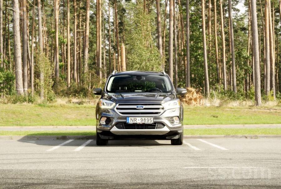 Grey Ford Kuga 2016 in Riga, with an engine capacity of 2.00 L and mileage of 133 thousand km for 10990 €, photo 4 on AUTOMOTO.COM.LV