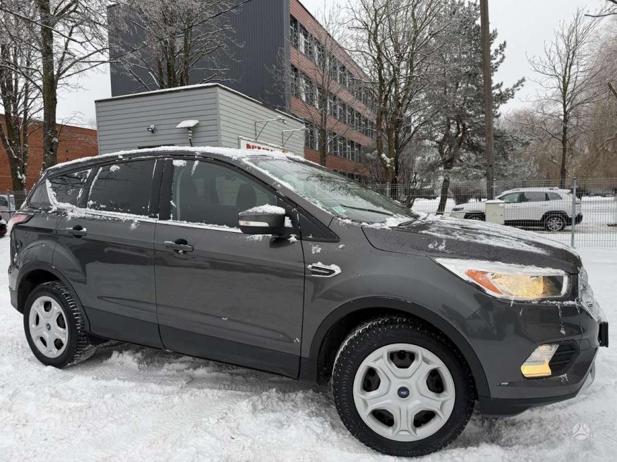 Grey Ford Kuga 2017 in Kaunas, with an engine capacity of 2.00 L and mileage of 224 thousand km for 7750 €, photo 8 on AUTOMOTO.COM.LV