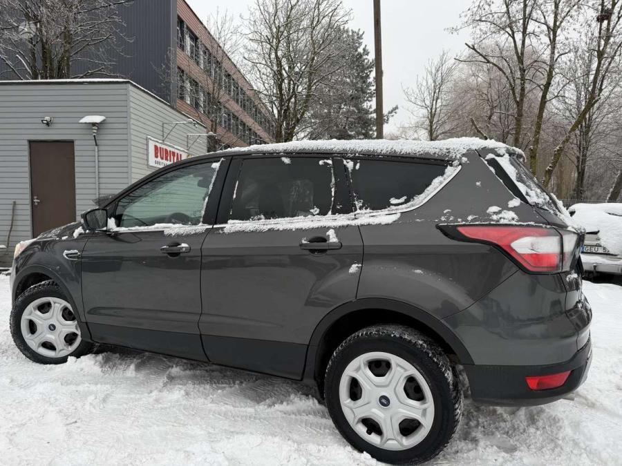 Grey Ford Kuga 2017 in Kaunas, with an engine capacity of 2.00 L and mileage of 224 thousand km for 7750 €, photo 9 on AUTOMOTO.COM.LV