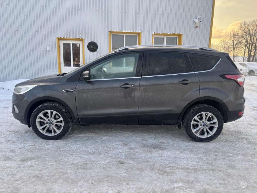 Grey Ford Kuga 2017 in Taurage, with an engine capacity of 2.00 L and mileage of 210 thousand km for 9700 €, photo 4 on AUTOMOTO.COM.LV