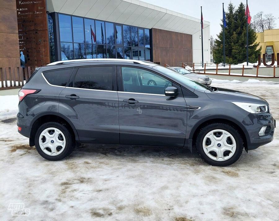 Pelēks Ford Kuga 2017 Jurbarkas, ar dzinēja tilpumu 1.50 L un nobraukumu 169 tūkst. km par 8900 €, foto 4 vietnē AUTOMOTO.COM.LV