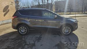 Grey Ford Kuga 2017 in Limbazi, with an engine capacity of 2.00 L and mileage of 238 thousand km for 11500 €, photo 4 on AUTOMOTO.COM.LV
