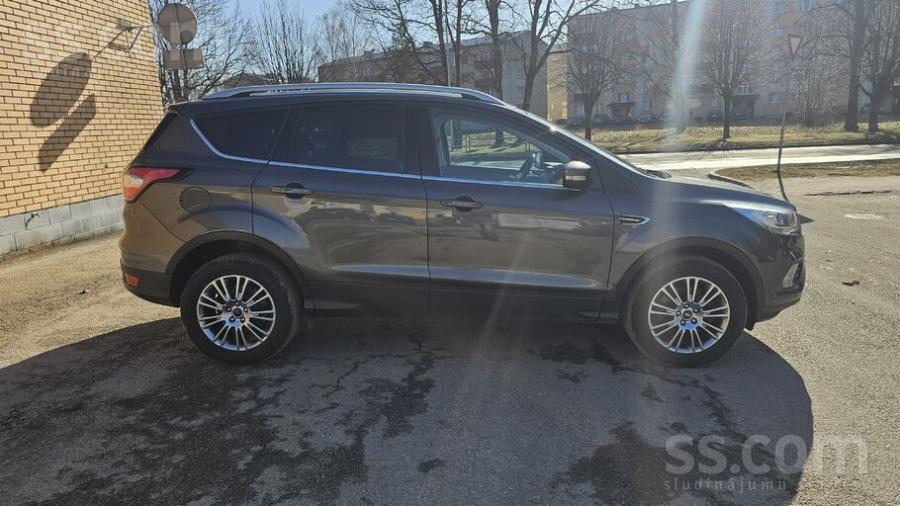 Grey Ford Kuga 2017 in Limbazi, with an engine capacity of 2.00 L and mileage of 238 thousand km for 11500 €, photo 4 on AUTOMOTO.COM.LV