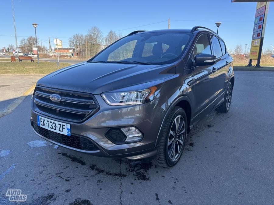 Grey Ford Kuga 2017 in Taurage, with an engine capacity of 1.50 L and mileage of 180 thousand km for 9500 €, photo 1 on AUTOMOTO.COM.LV