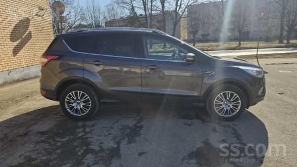 Grey Ford Kuga 2017 in Limbazi, with an engine capacity of 2.00 L and mileage of 238 thousand km for 10500 €, photo 4 on AUTOMOTO.COM.LV