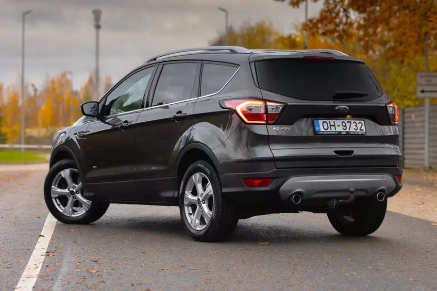 Pelēks Ford Kuga 2017 Jelgava, ar dzinēja tilpumu 2.00 L un nobraukumu 216 tūkst. km par 9500 €, foto 5 vietnē AUTOMOTO.COM.LV