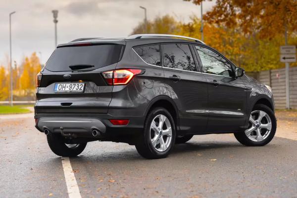 Grey Ford Kuga 2017 in Jelgava, with an engine capacity of 2.00 L and mileage of 216 thousand km for 9500 €, photo 5 on AUTOMOTO.COM.LV