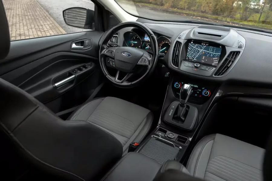 Pelēks Ford Kuga 2017 Jelgava, ar dzinēja tilpumu 2.00 L un nobraukumu 216 tūkst. km par 9500 €, foto 8 vietnē AUTOMOTO.COM.LV