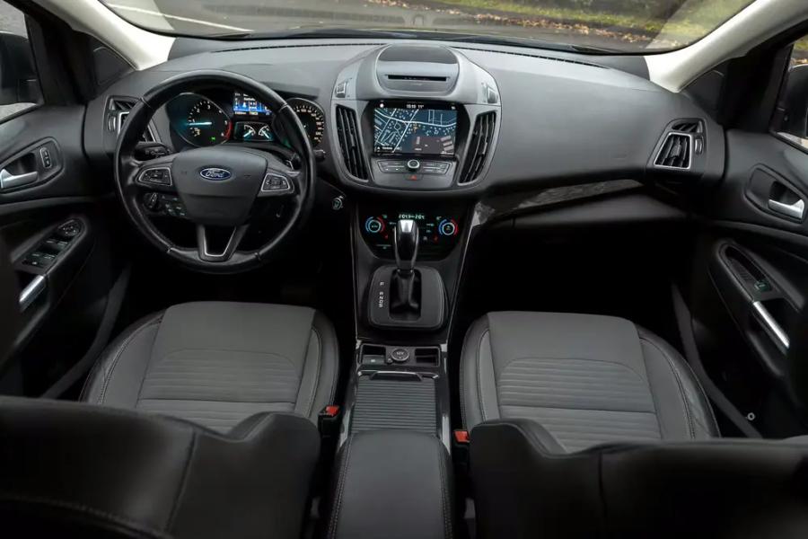 Pelēks Ford Kuga 2017 Jelgava, ar dzinēja tilpumu 2.00 L un nobraukumu 216 tūkst. km par 9500 €, foto 9 vietnē AUTOMOTO.COM.LV