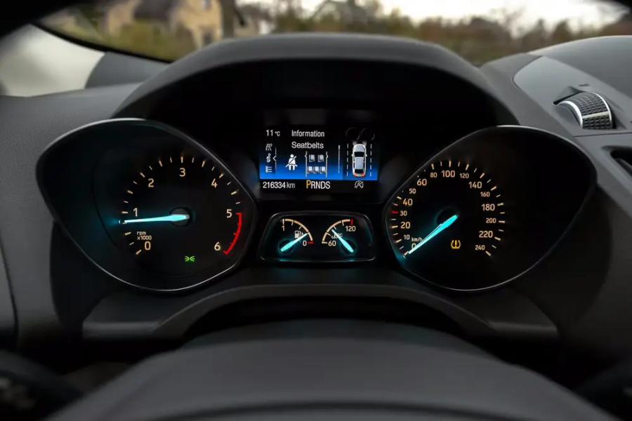 Pelēks Ford Kuga 2017 Jelgava, ar dzinēja tilpumu 2.00 L un nobraukumu 216 tūkst. km par 9500 €, foto 12 vietnē AUTOMOTO.COM.LV