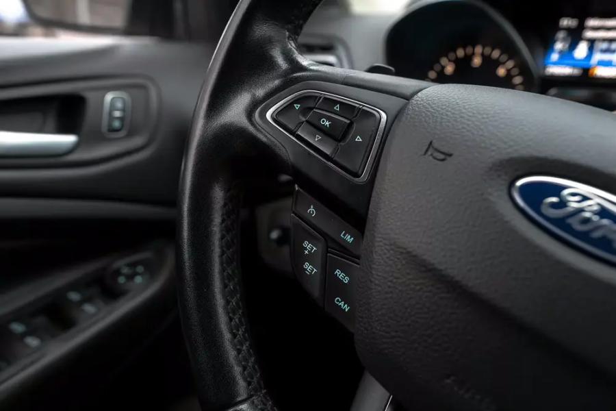Pelēks Ford Kuga 2017 Jelgava, ar dzinēja tilpumu 2.00 L un nobraukumu 216 tūkst. km par 9500 €, foto 13 vietnē AUTOMOTO.COM.LV