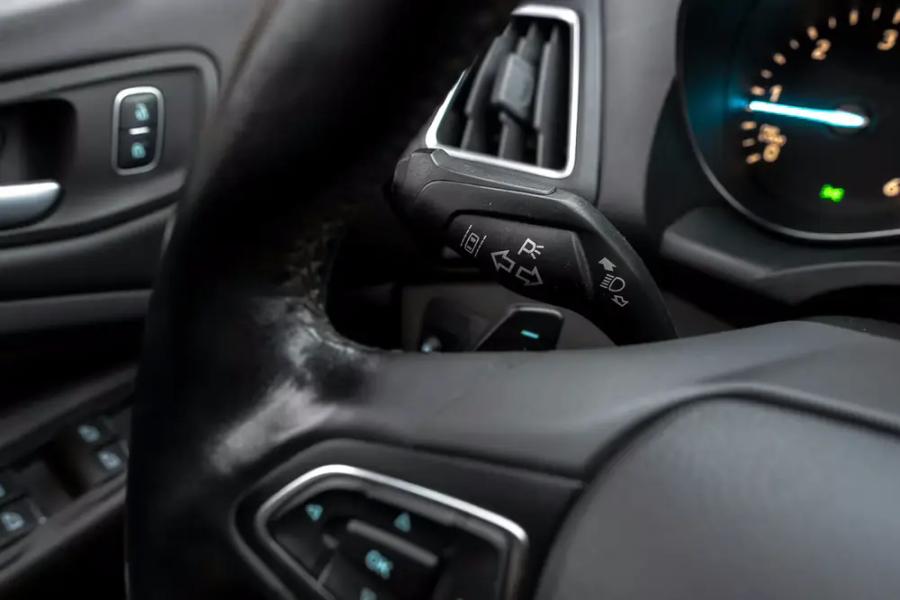 Pelēks Ford Kuga 2017 Jelgava, ar dzinēja tilpumu 2.00 L un nobraukumu 216 tūkst. km par 9500 €, foto 16 vietnē AUTOMOTO.COM.LV