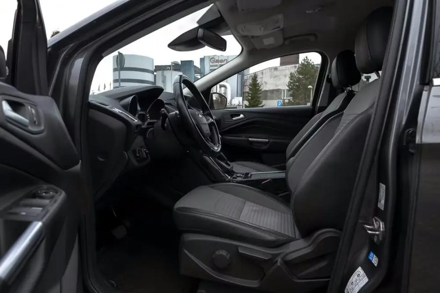 Pelēks Ford Kuga 2017 Jelgava, ar dzinēja tilpumu 2.00 L un nobraukumu 216 tūkst. km par 9500 €, foto 18 vietnē AUTOMOTO.COM.LV