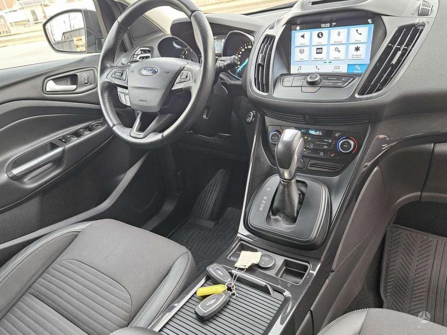 Pelēks Ford Kuga 2017 Šauļi, ar dzinēja tilpumu 1.50 L un nobraukumu 137 tūkst. km par 11950 €, foto 18 vietnē AUTOMOTO.COM.LV