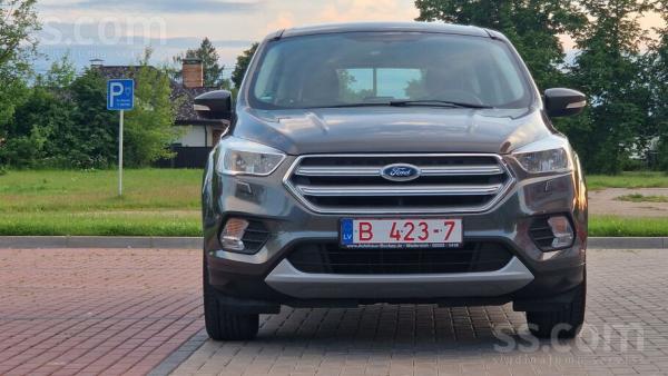 Pelēks Ford Kuga 2017 Jelgava, ar dzinēja tilpumu 1.50 L un nobraukumu 98 tūkst. km par 10950 €, foto 3 vietnē AUTOMOTO.COM.LV