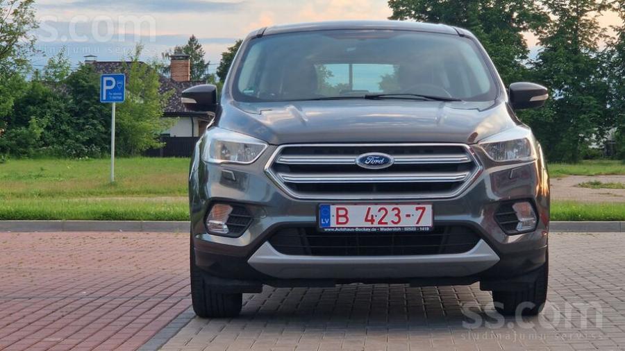 Grey Ford Kuga 2017 in Jelgava, with an engine capacity of 1.50 L and mileage of 98 thousand km for 10950 €, photo 4 on AUTOMOTO.COM.LV