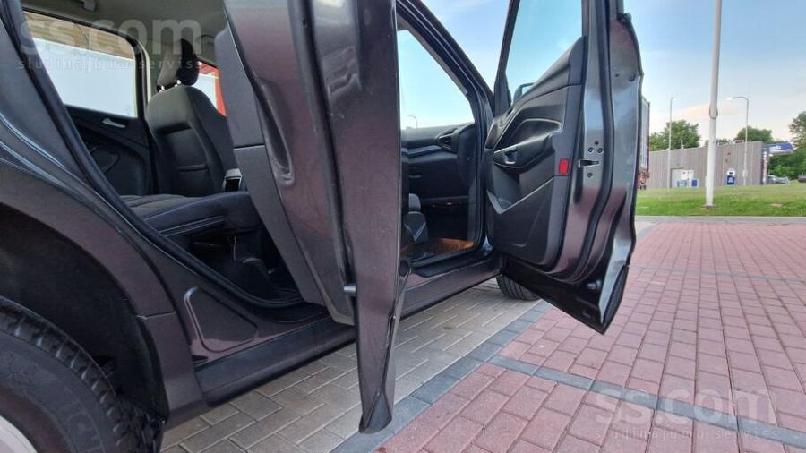 Grey Ford Kuga 2017 in Jelgava, with an engine capacity of 1.50 L and mileage of 98 thousand km for 10950 €, photo 27 on AUTOMOTO.COM.LV