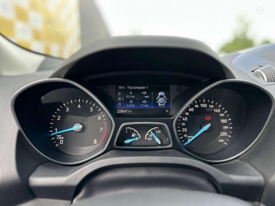 Pelēks Ford Kuga 2017 Šauļi, ar dzinēja tilpumu 1.50 L un nobraukumu 227 tūkst. km par 9450 €, foto 26 vietnē AUTOMOTO.COM.LV