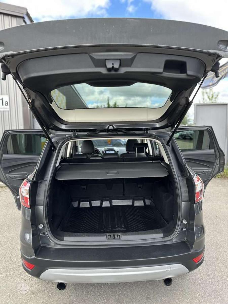 Pelēks Ford Kuga 2017 Šauļi, ar dzinēja tilpumu 1.50 L un nobraukumu 227 tūkst. km par 9450 €, foto 37 vietnē AUTOMOTO.COM.LV