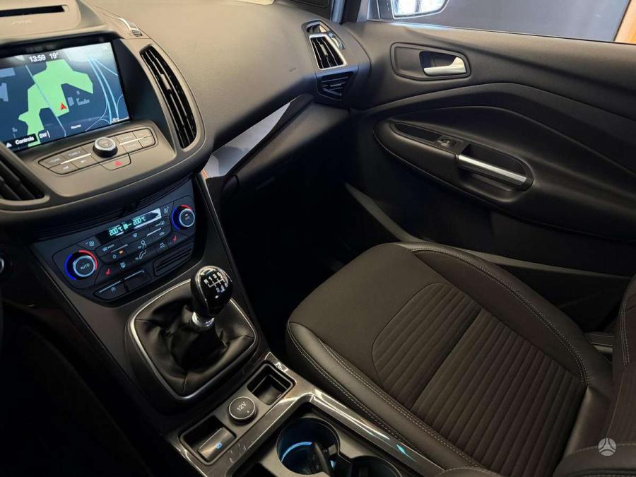 Grey Ford Kuga 2017 in Kaunas, with an engine capacity of 1.50 L and mileage of 195 thousand km for 9490 €, photo 17 on AUTOMOTO.COM.LV