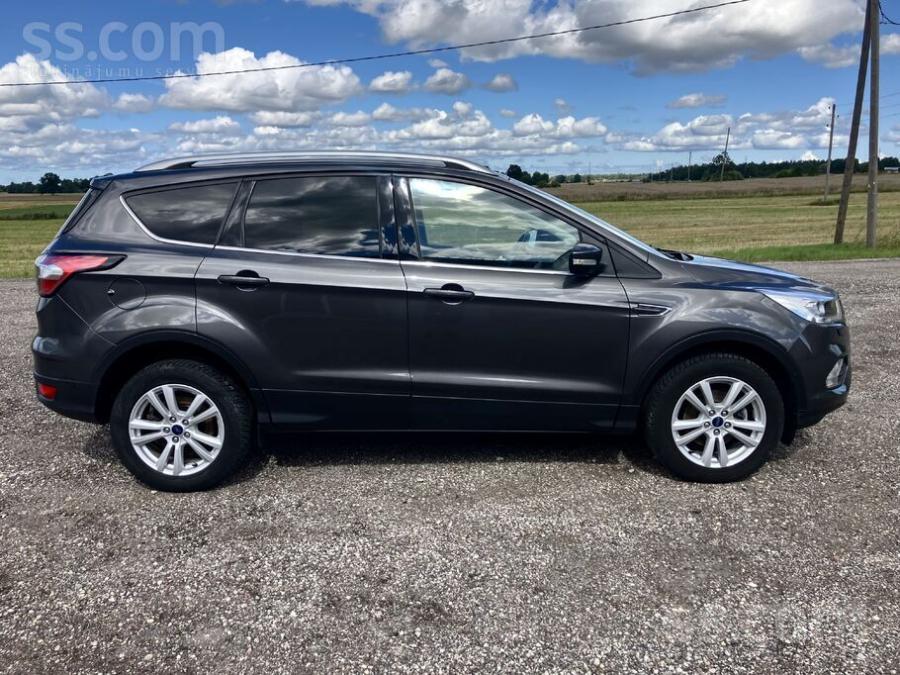 Grey Ford Kuga 2017 in Talsi, with an engine capacity of 1.50 L and mileage of 89 thousand km for 11999 €, photo 3 on AUTOMOTO.COM.LV
