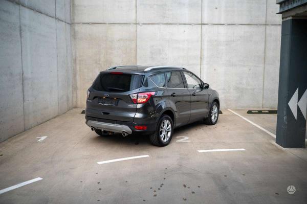 Pelēks Ford Kuga 2017 Viļņa, ar dzinēja tilpumu 1.50 L un nobraukumu 198 tūkst. km par 8700 €, foto 2 vietnē AUTOMOTO.COM.LV