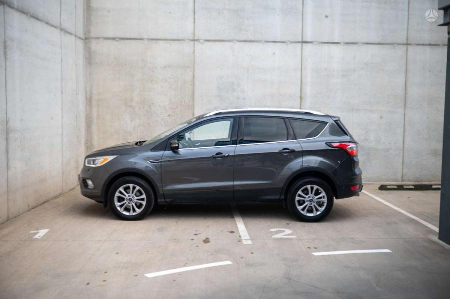 Grey Ford Kuga 2017 in Vilnius, with an engine capacity of 1.50 L and mileage of 198 thousand km for 8700 €, photo 4 on AUTOMOTO.COM.LV