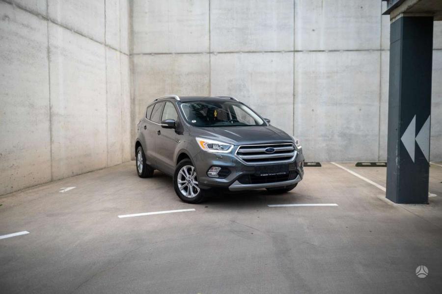 Grey Ford Kuga 2017 in Vilnius, with an engine capacity of 1.50 L and mileage of 198 thousand km for 8700 €, photo 7 on AUTOMOTO.COM.LV