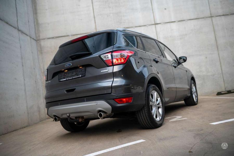 Grey Ford Kuga 2017 in Vilnius, with an engine capacity of 1.50 L and mileage of 198 thousand km for 8700 €, photo 8 on AUTOMOTO.COM.LV