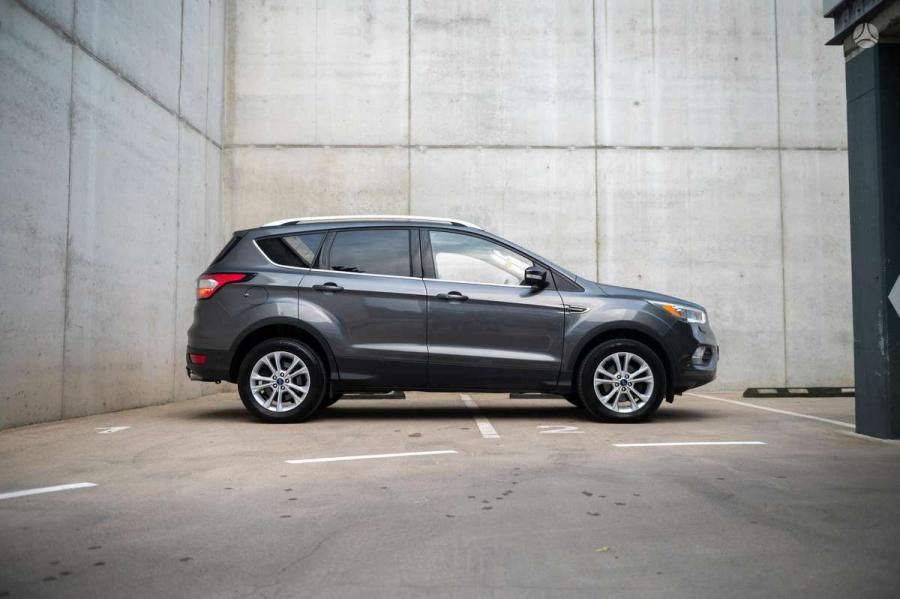 Grey Ford Kuga 2017 in Vilnius, with an engine capacity of 1.50 L and mileage of 198 thousand km for 8700 €, photo 10 on AUTOMOTO.COM.LV