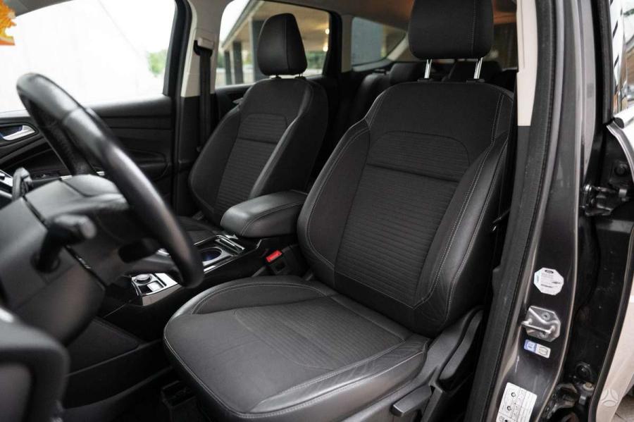 Grey Ford Kuga 2017 in Vilnius, with an engine capacity of 1.50 L and mileage of 198 thousand km for 8700 €, photo 19 on AUTOMOTO.COM.LV