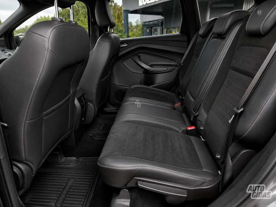 Grey Ford Kuga 2017 in Pakruojis, with an engine capacity of 2.00 L and mileage of 275 thousand km for 8300 €, photo 9 on AUTOMOTO.COM.LV