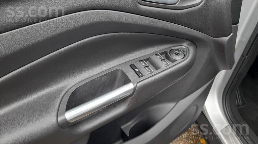 Grey Ford Kuga 2017 in Riga, with an engine capacity of 2.00 L and mileage of 177 thousand km for 10000 €, photo 19 on AUTOMOTO.COM.LV