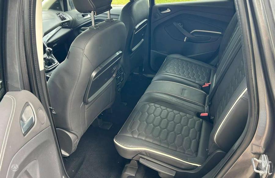 Grey Ford Kuga 2018 in Taurage, with an engine capacity of 2.00 L and mileage of 270 thousand km for 7900 €, photo 14 on AUTOMOTO.COM.LV